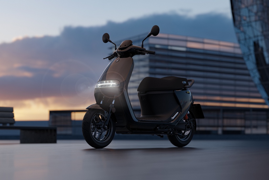 Segway eScooter E300SE - Phantom Black (Glossy) | westbikes.be
